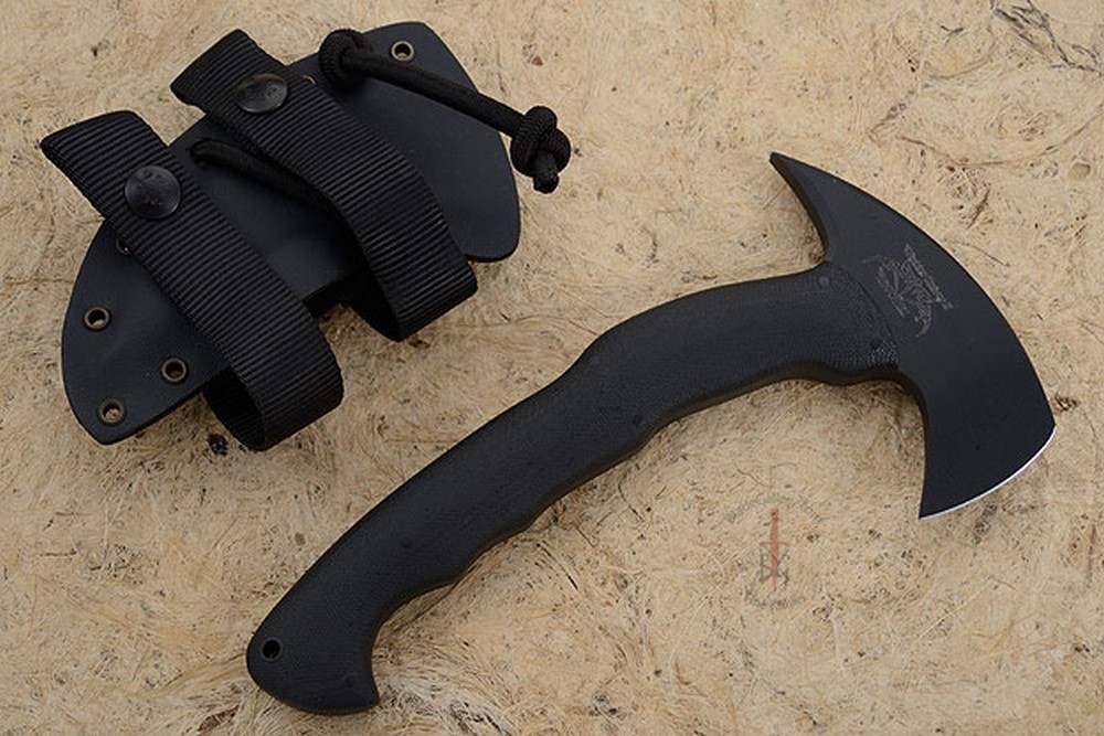 BladeConnection: Practical and Tactical Knives for Daily Carry